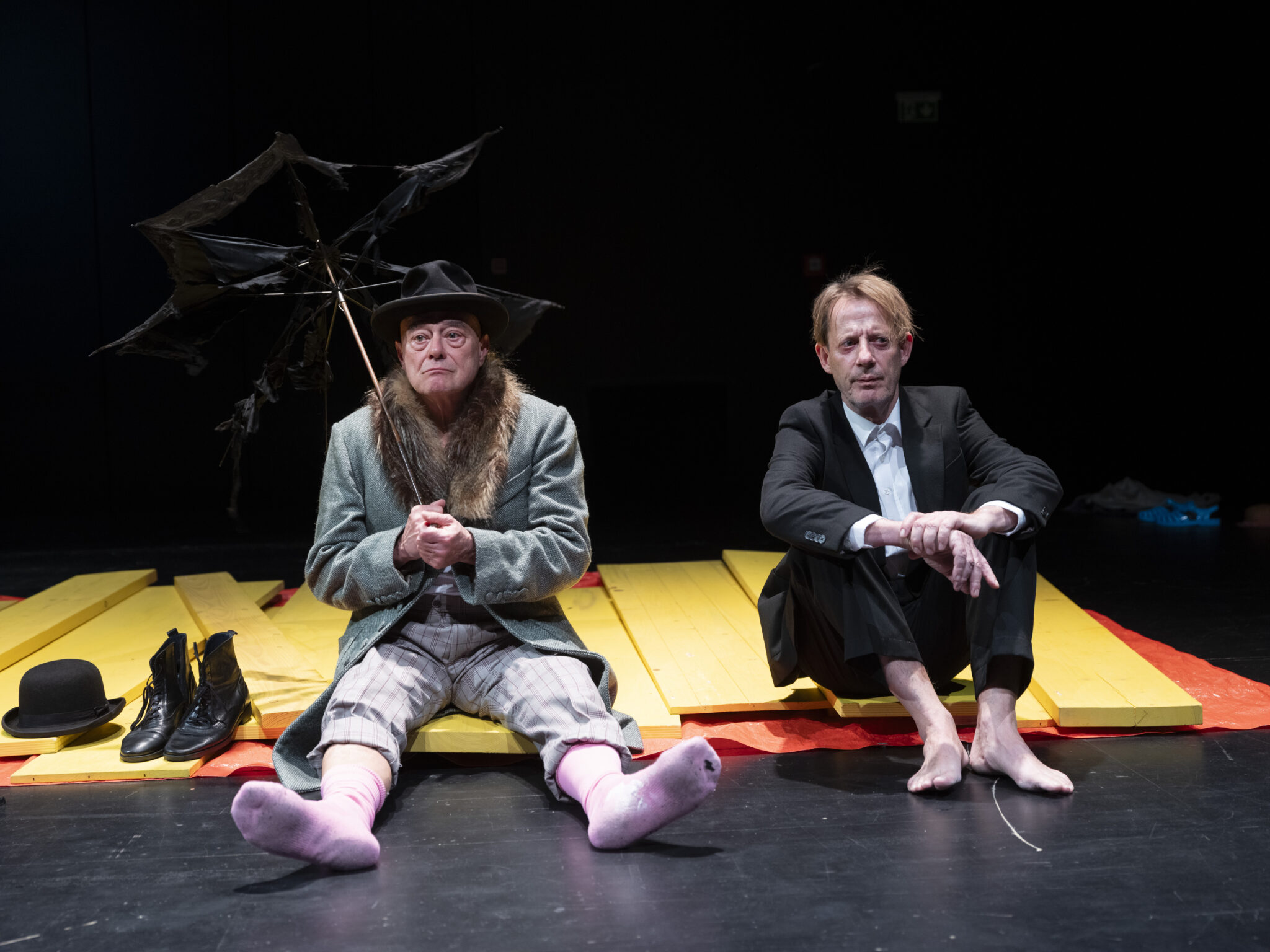 Zwei Herren am Strand - Escher Theater